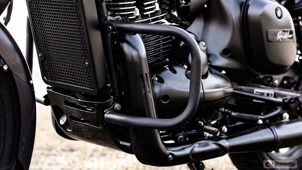 Yezdi Roadster [2024] Front Leg Guard Image – BikeWale