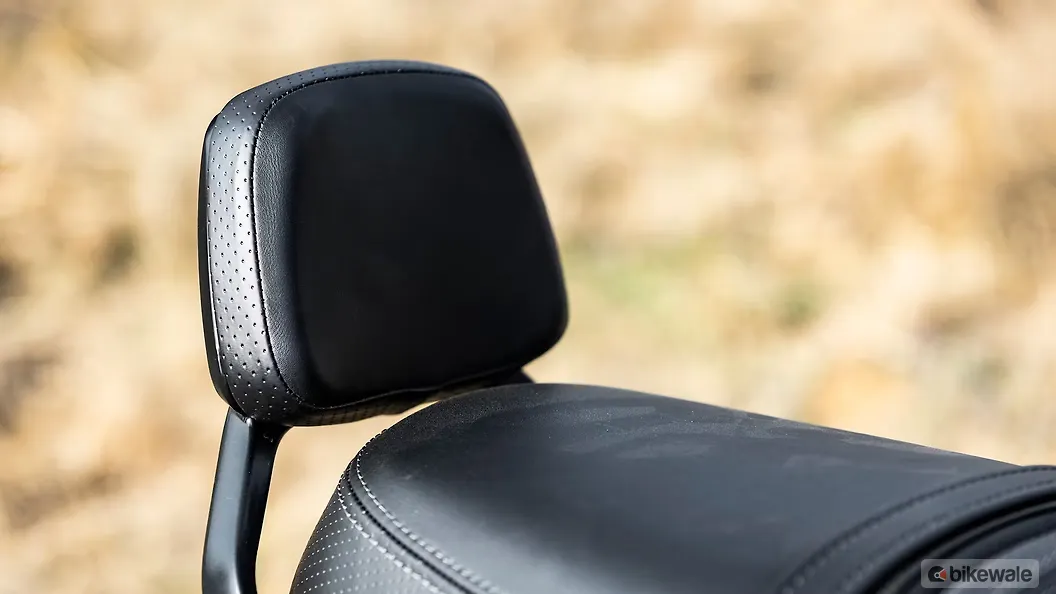 Yezdi Roadster [2024] Bike Seat Image – BikeWale