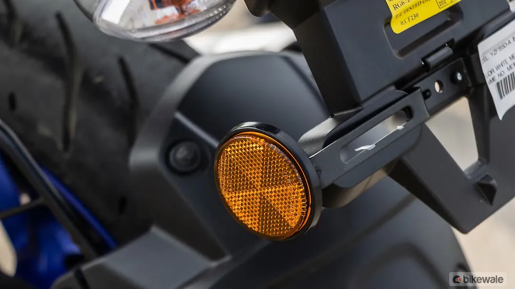 Yamaha R15 V4 Front Turn Indicators Image – BikeWale