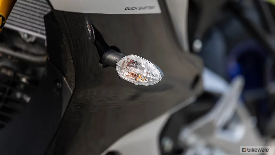 Yamaha R15 V4 Front Turn Indicators Image – BikeWale