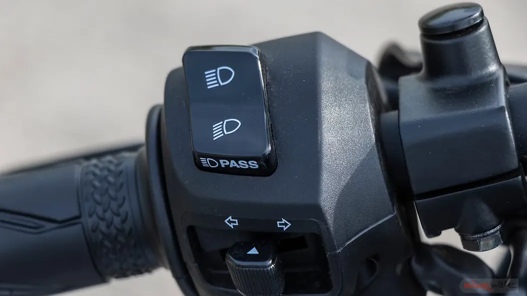 Yamaha R15 V4 Handle Bar Image – BikeWale