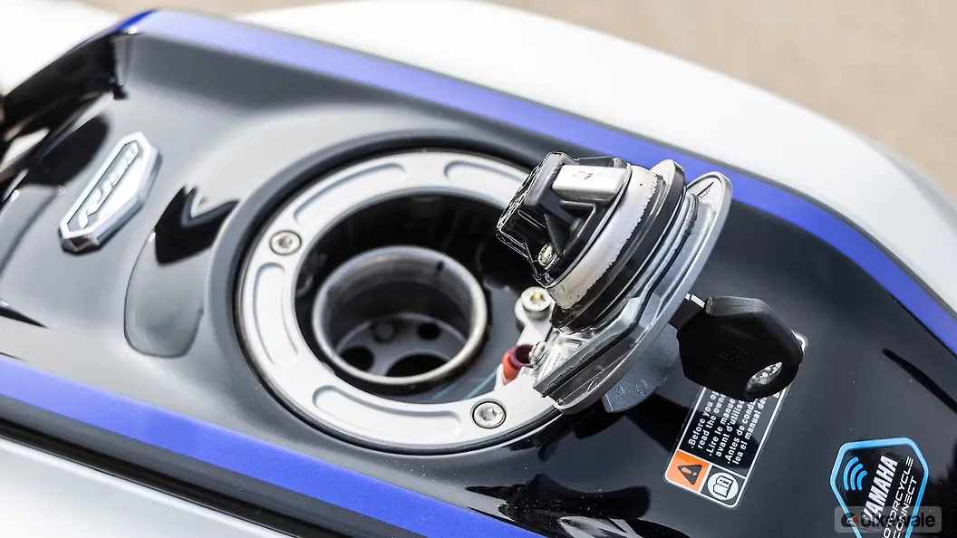 Yamaha R15 V4 Fuel Tank Image – BikeWale