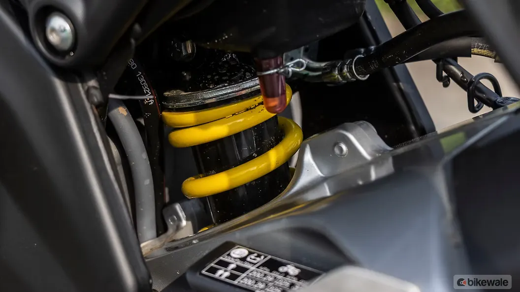 Yamaha R15 V4 Rear Suspension Spring Preload Setting Image – BikeWale