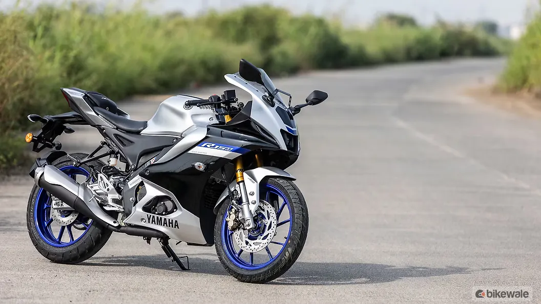 Yamaha R15 V4 Right Side View Image – BikeWale