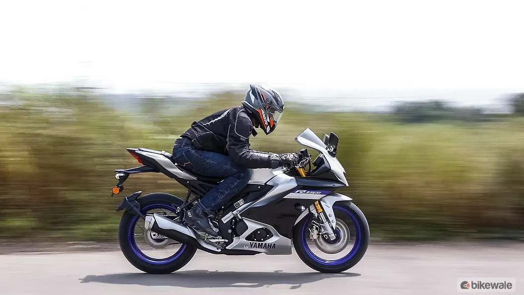 Yamaha R15 V4 Right Side View Image – BikeWale