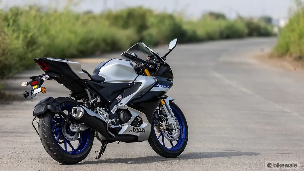 Yamaha R15 V4 Right Side View Image – BikeWale
