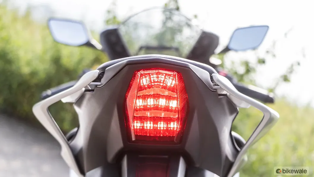 Yamaha R15 V4 Tail Light Image – BikeWale