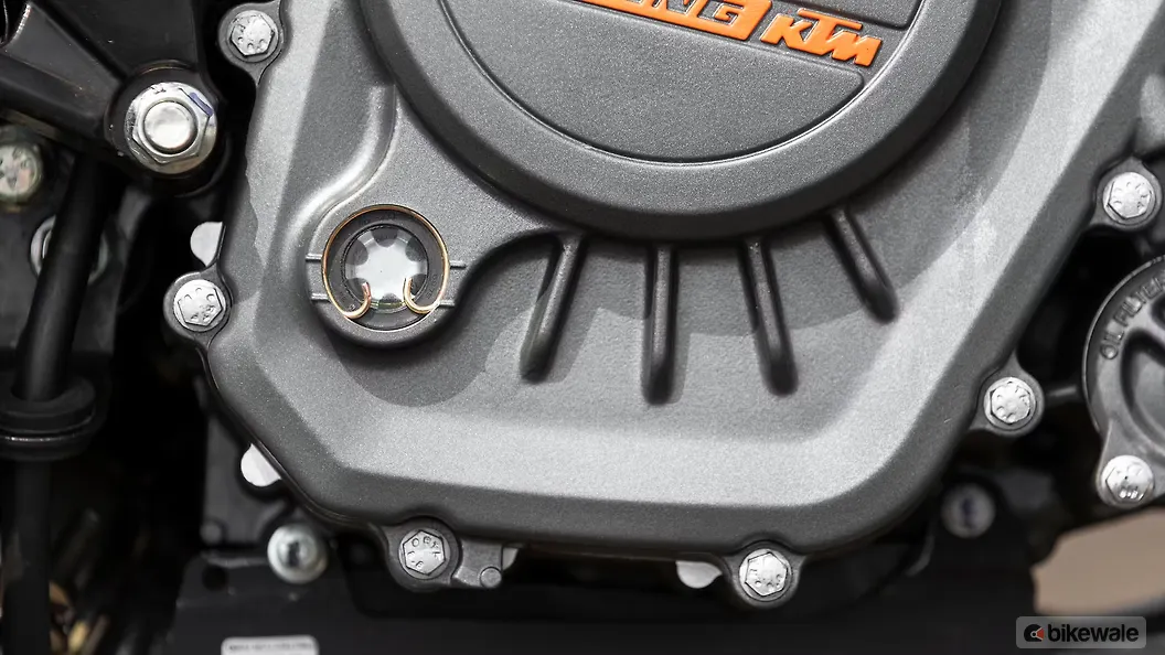 KTM RC 200 Engine Oil Level Indicator Image – BikeWale