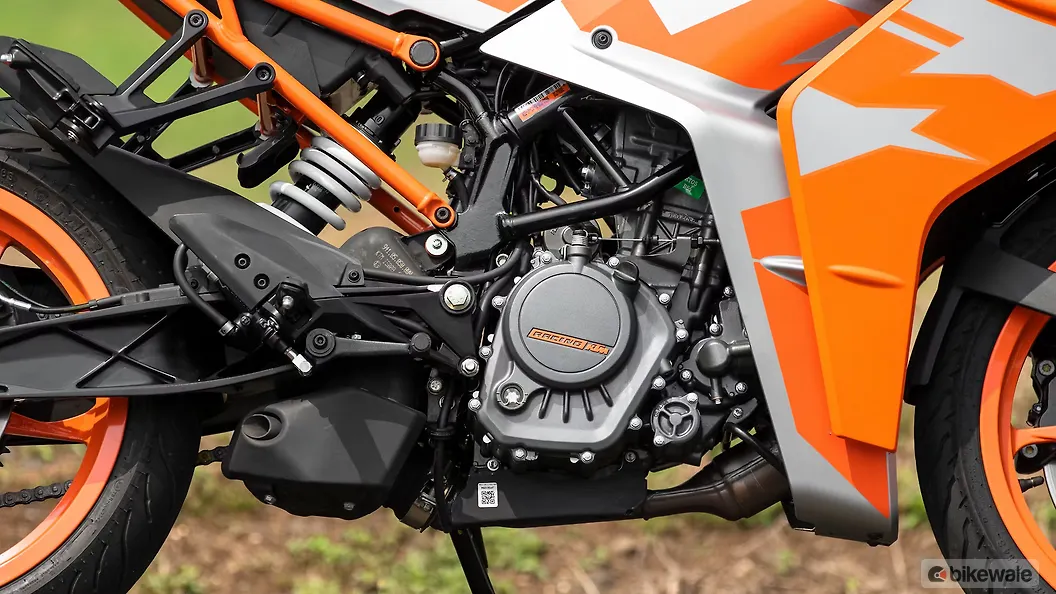KTM RC 200 Engine From Right Image – BikeWale