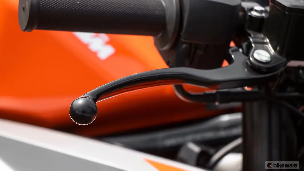 KTM RC 200 Rear Brake Lever Assembly Image – BikeWale