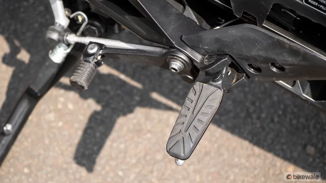 KTM RC 200 Rear Brake Lever Assembly Image – BikeWale