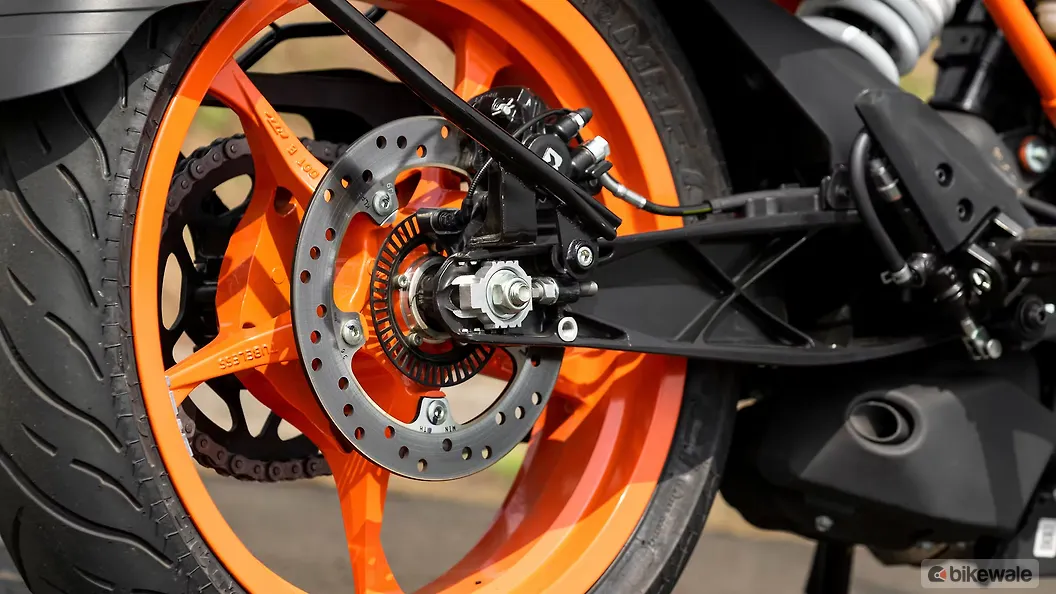 KTM RC 200 Rear Brake Fluid Reservoir Image – BikeWale