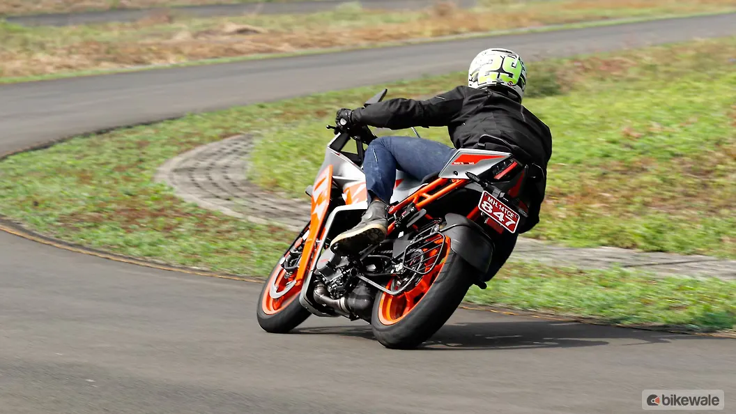 KTM RC 200 Right Side View Image – BikeWale