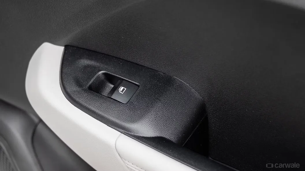 Venue Rear Power Window Switches Image, Venue Photos in India - CarWale
