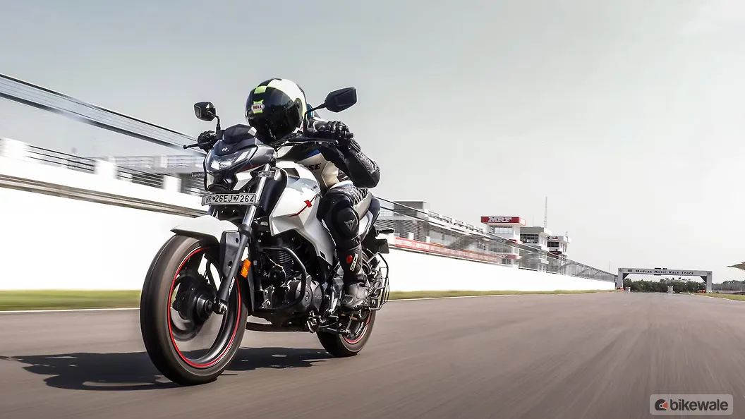 Hero Xtreme 160R Right Side View Image – BikeWale