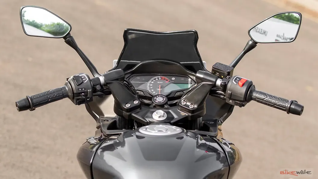 Bajaj Pulsar F250 USB Port Image – BikeWale