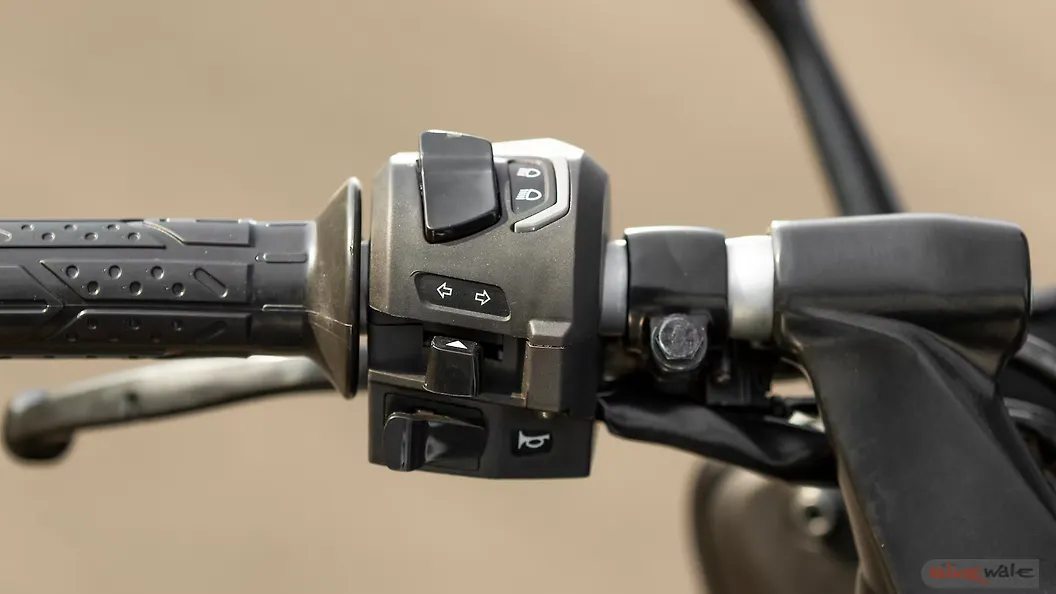 Bajaj Pulsar F250 USB Port Image – BikeWale