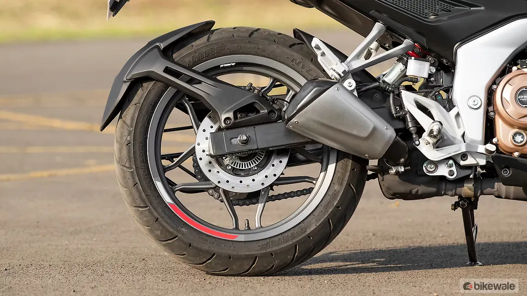 Bajaj Pulsar F250 Rear Wheel Floting Hugger Image – BikeWale