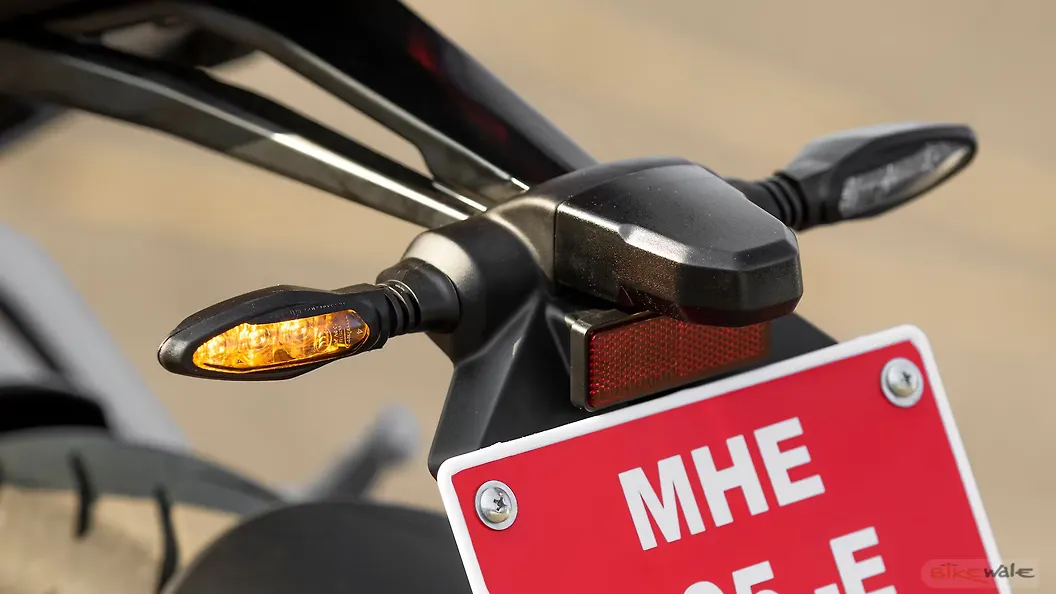 Bajaj Pulsar F250 Tail Light Image – BikeWale