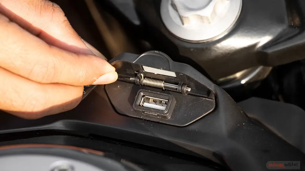 Bajaj Pulsar F250 USB Port Image – BikeWale