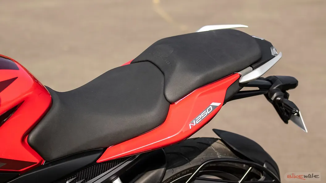 Bajaj Pulsar N250 Pillion Seat Image – BikeWale