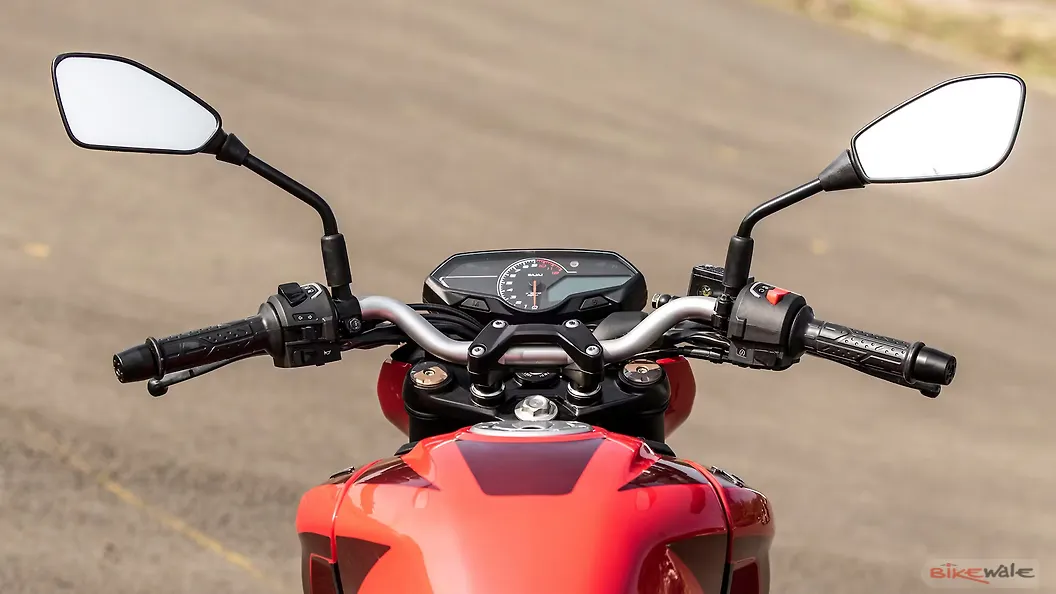 Bajaj Pulsar N250 USB Port Image – BikeWale