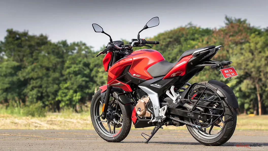Bajaj Pulsar N250 Left Side View Image – BikeWale