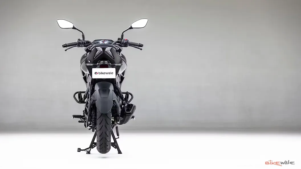 Bajaj Pulsar N250 Left Side View Image – BikeWale