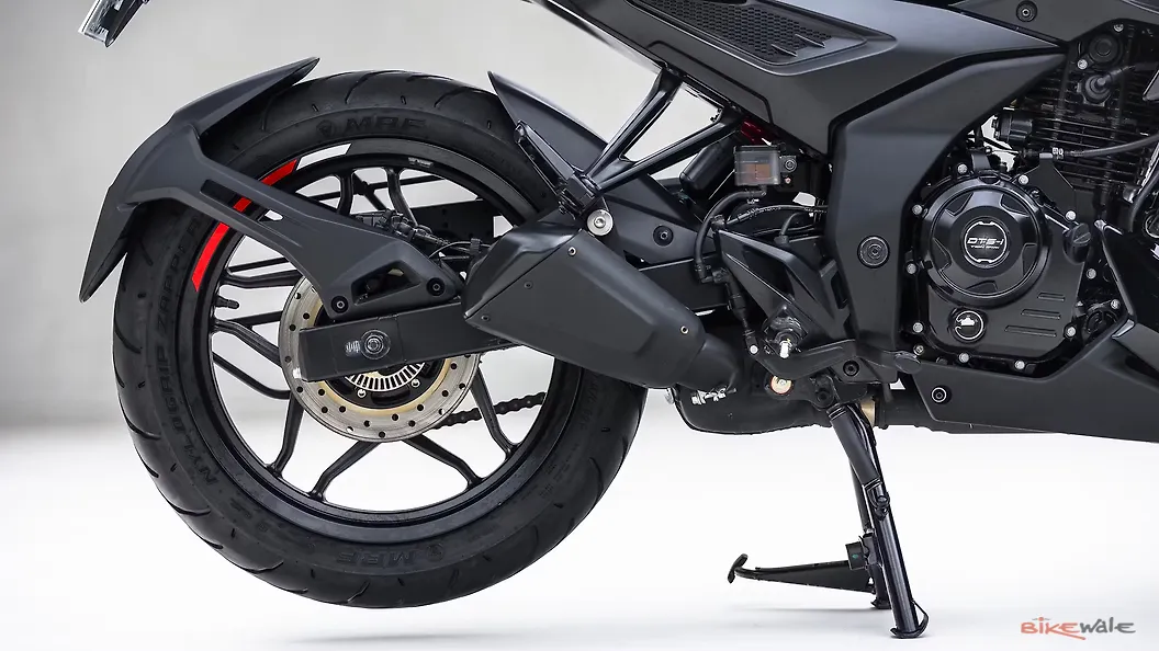 Bajaj Pulsar N250 Rear Wheel Floting Hugger Image – BikeWale