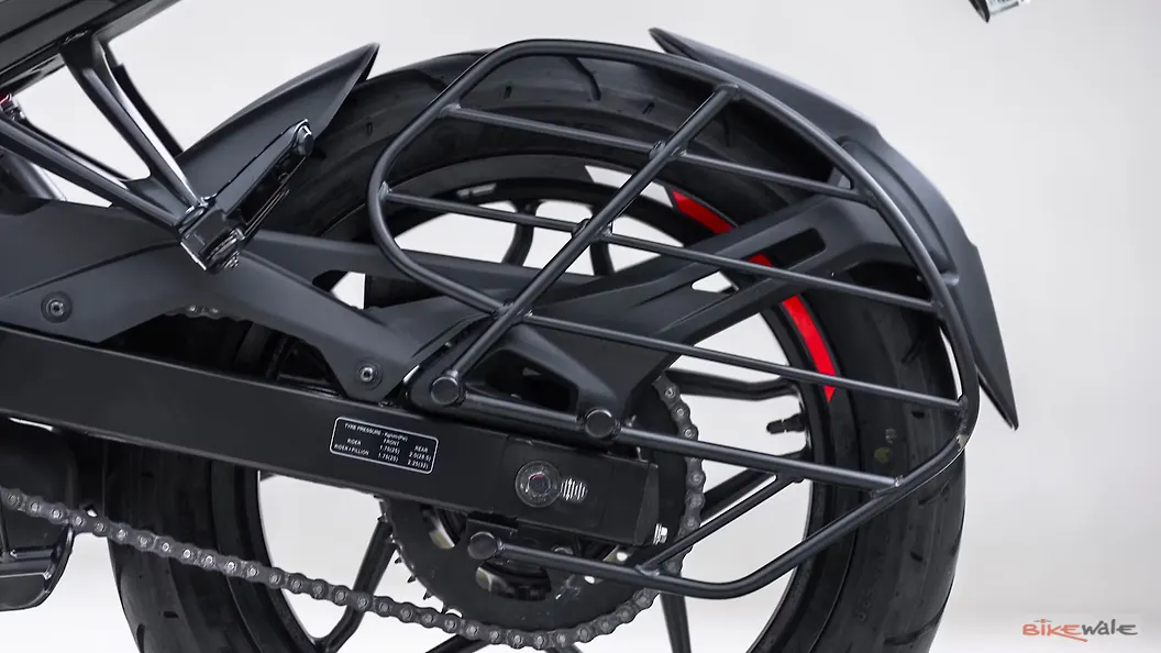 बजाज पल्सर N250 Saree Guard तस्वीरें - बाइकवाले