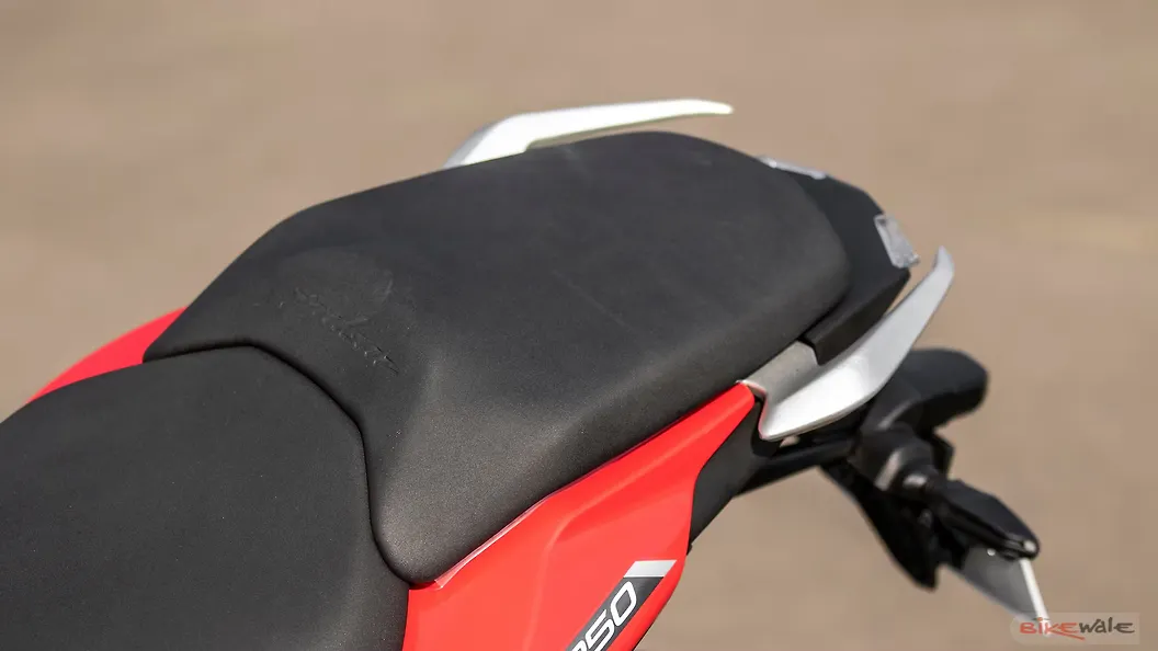 Bajaj Pulsar N250 Rider Seat Image – BikeWale