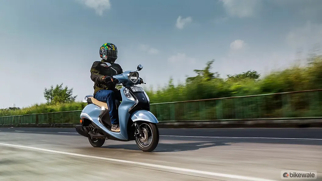 Yamaha Fascino 125 Right Front Three Quarter Image – BikeWale