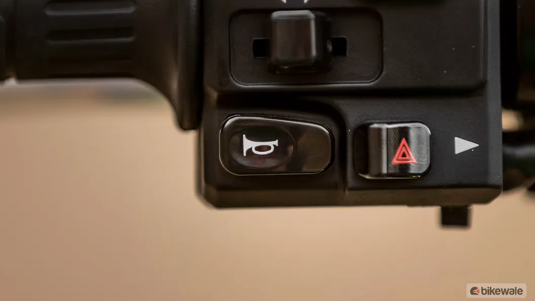 Kawasaki Z650RS Turn Indicators Switch Image – BikeWale