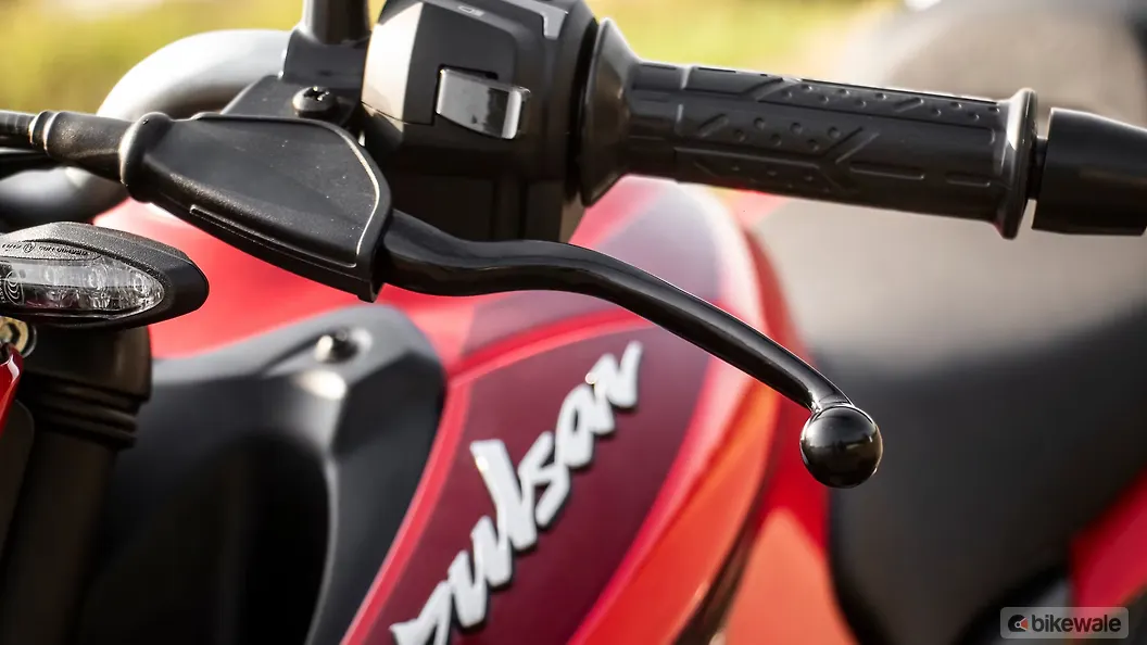Bajaj Pulsar F250 Clutch Lever Image – BikeWale