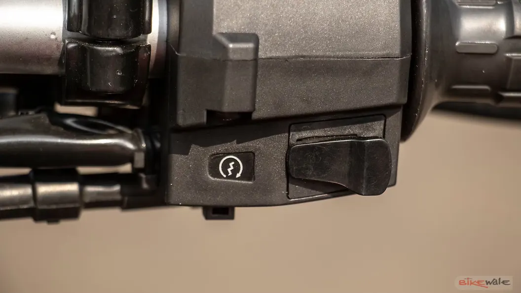 Bajaj Pulsar F250 High-Beam Flasher Image – BikeWale