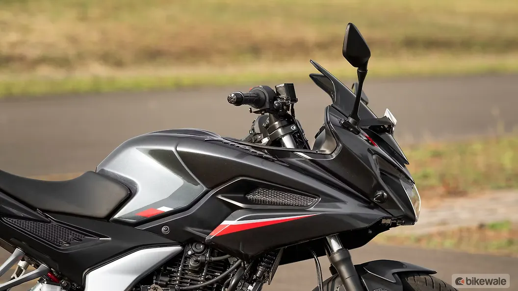 Bajaj Pulsar F250 Front Headlamp Cowl Image – BikeWale