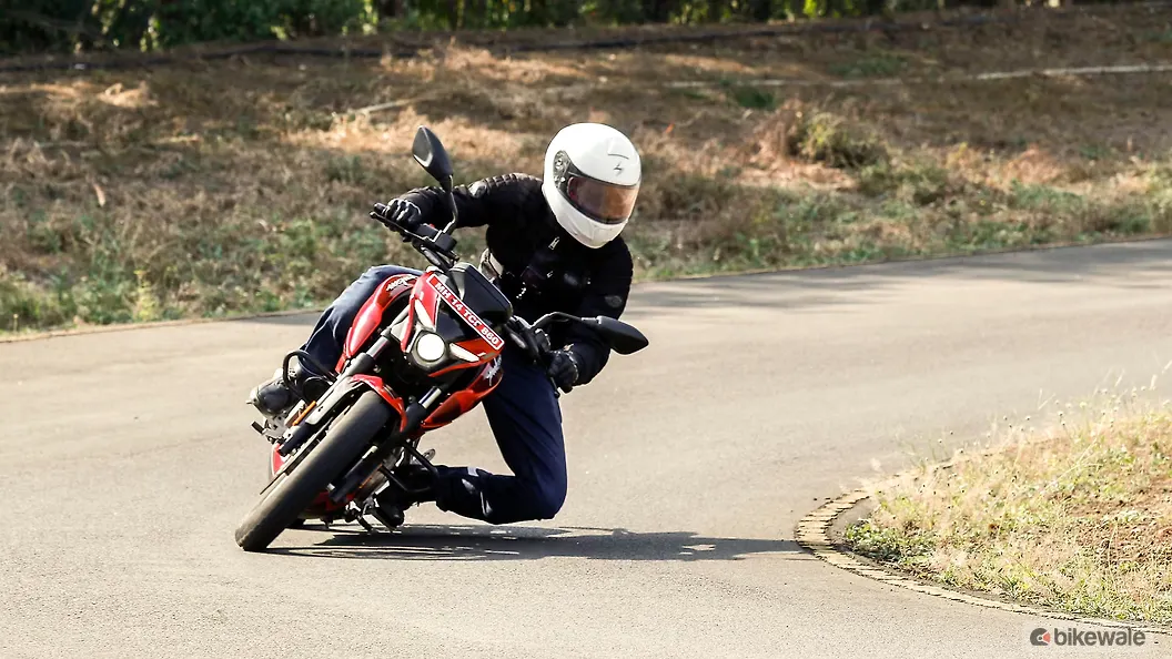 Bajaj Pulsar F250 Front View Image – BikeWale