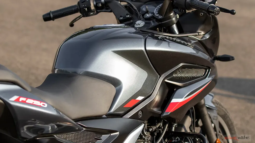 Bajaj Pulsar F250 Fuel Tank Image – BikeWale