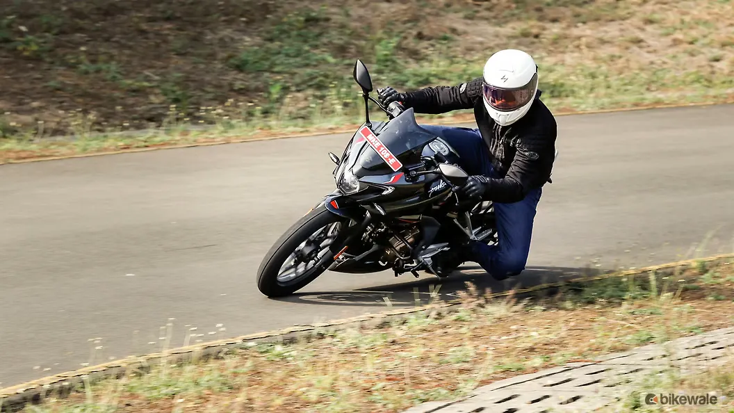 Bajaj Pulsar F250 Left Front Three Quarter Image – BikeWale