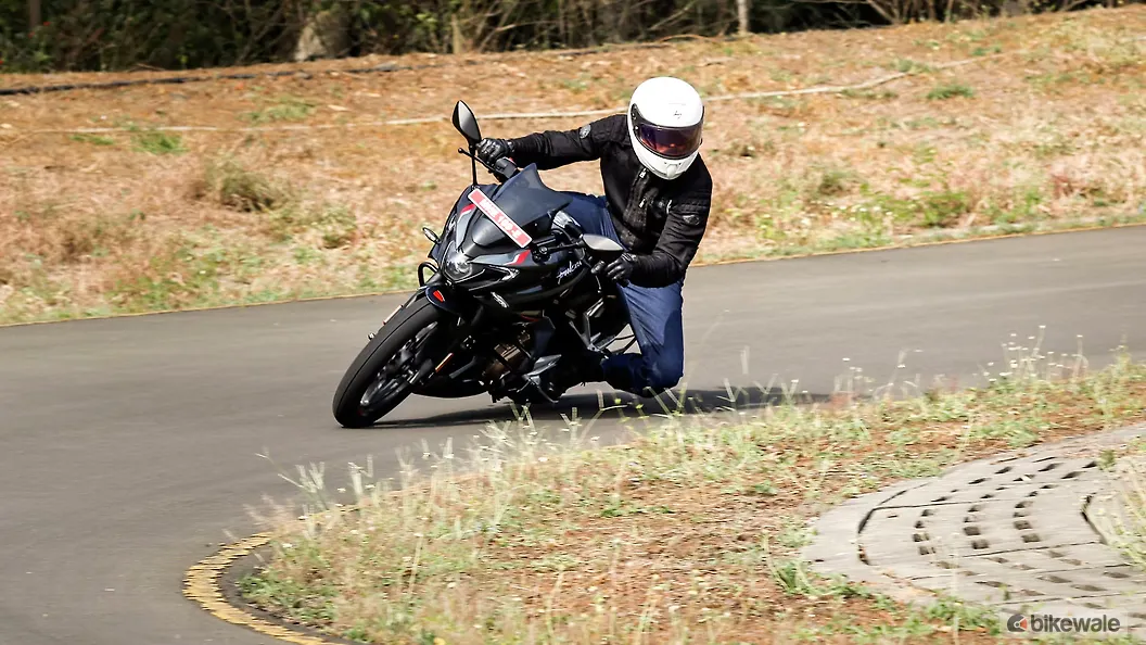 Bajaj Pulsar F250 Left Front Three Quarter Image – BikeWale