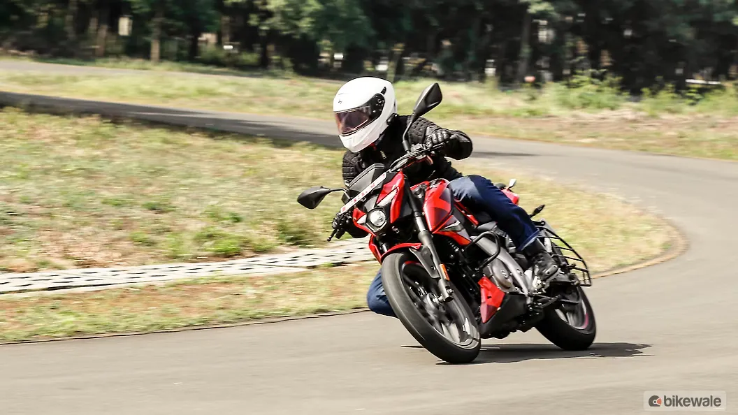 Bajaj Pulsar F250 Left Front Three Quarter Image – BikeWale