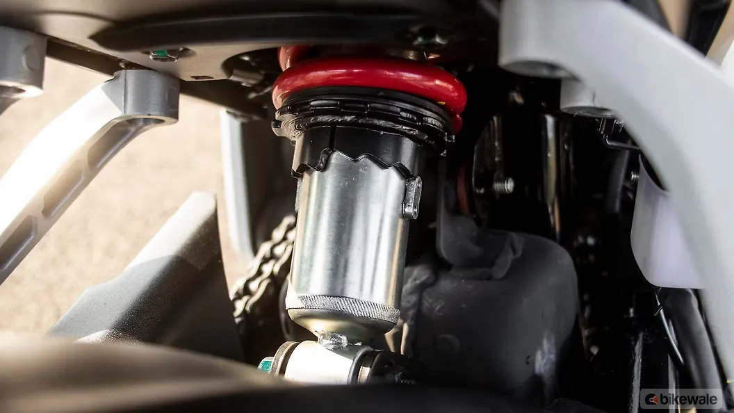 Bajaj Pulsar F250 Rear Suspension Spring Preload Setting Image – BikeWale