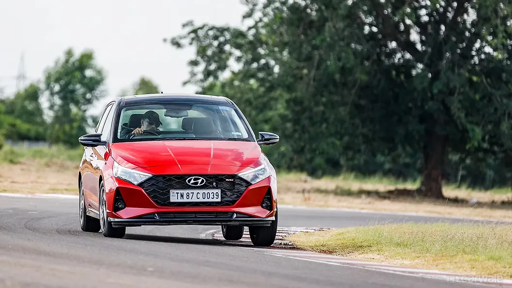 i20 Front View Image, i20 Photos in India - CarWale