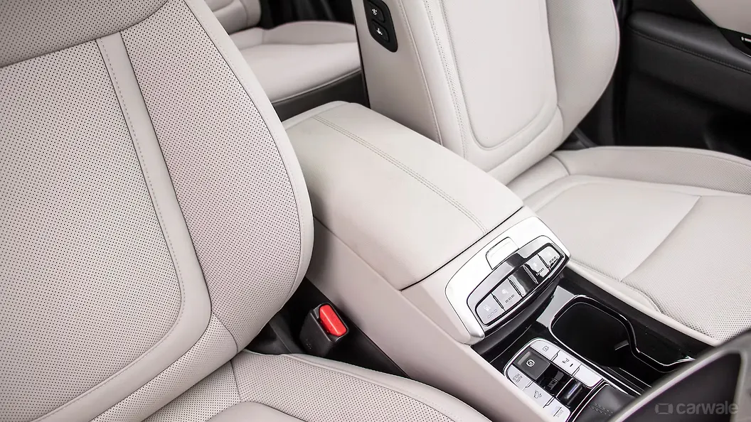 Tucson Front Centre Arm Rest Image, Tucson Photos in India - CarWale
