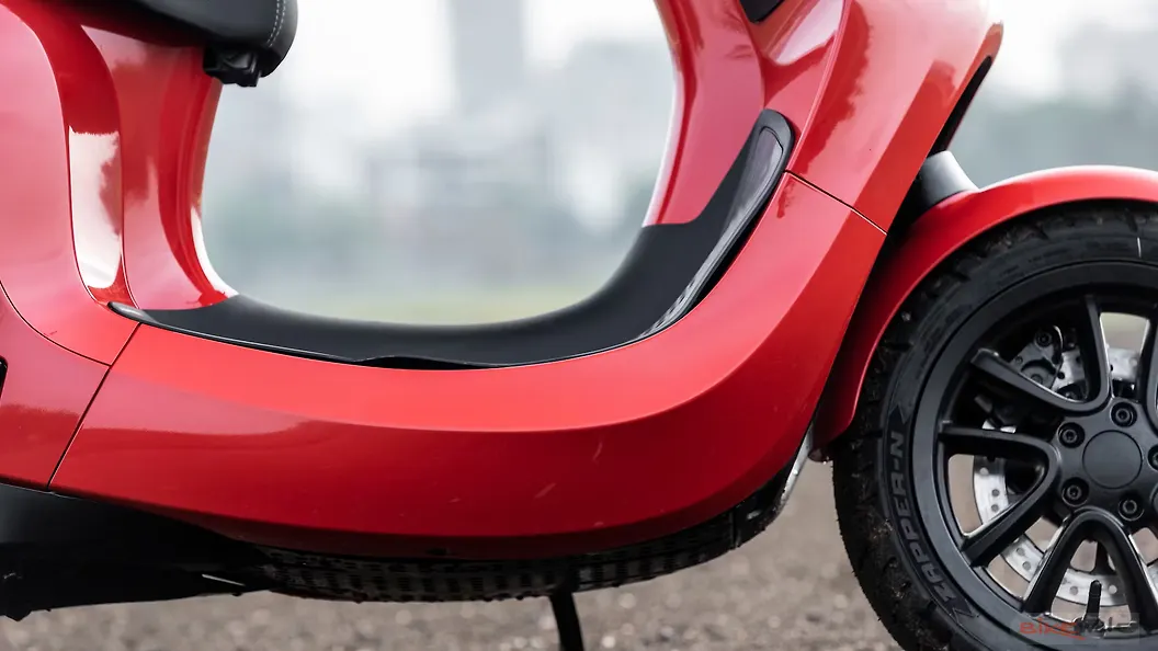 OLA S1 Pro Right Side Pillion Footpeg Image – BikeWale