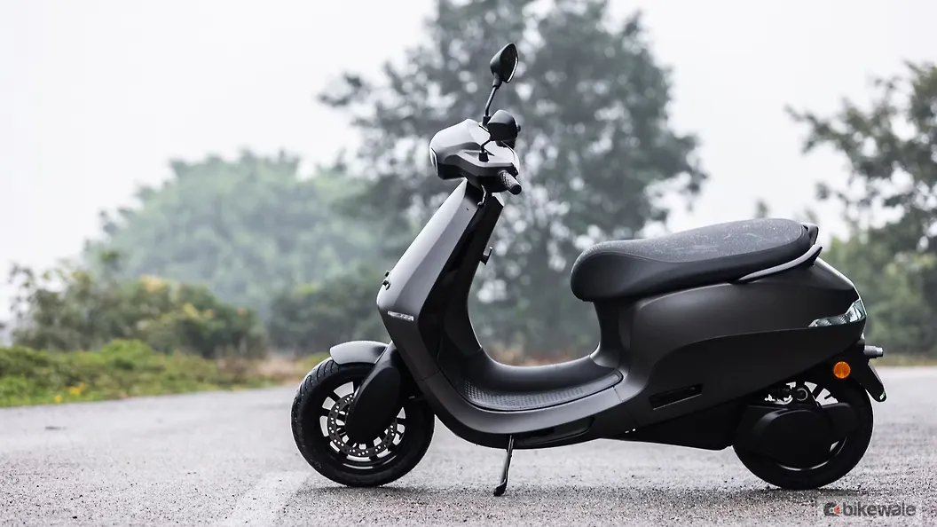 OLA S1 Pro [2021-2023] Left Rear Three Quarter Image – BikeWale