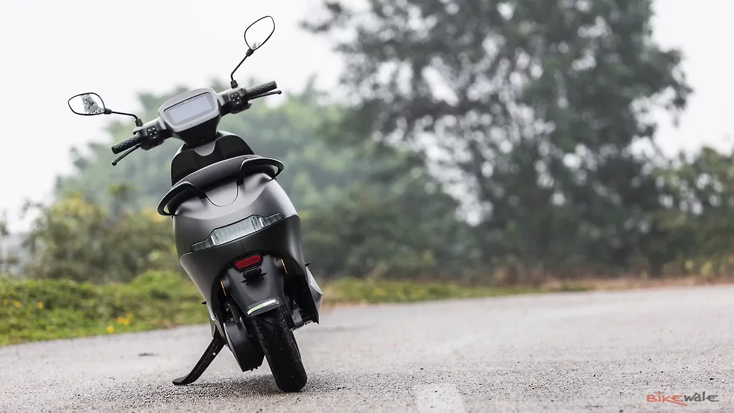 OLA S1 Pro Right Side View Image – BikeWale