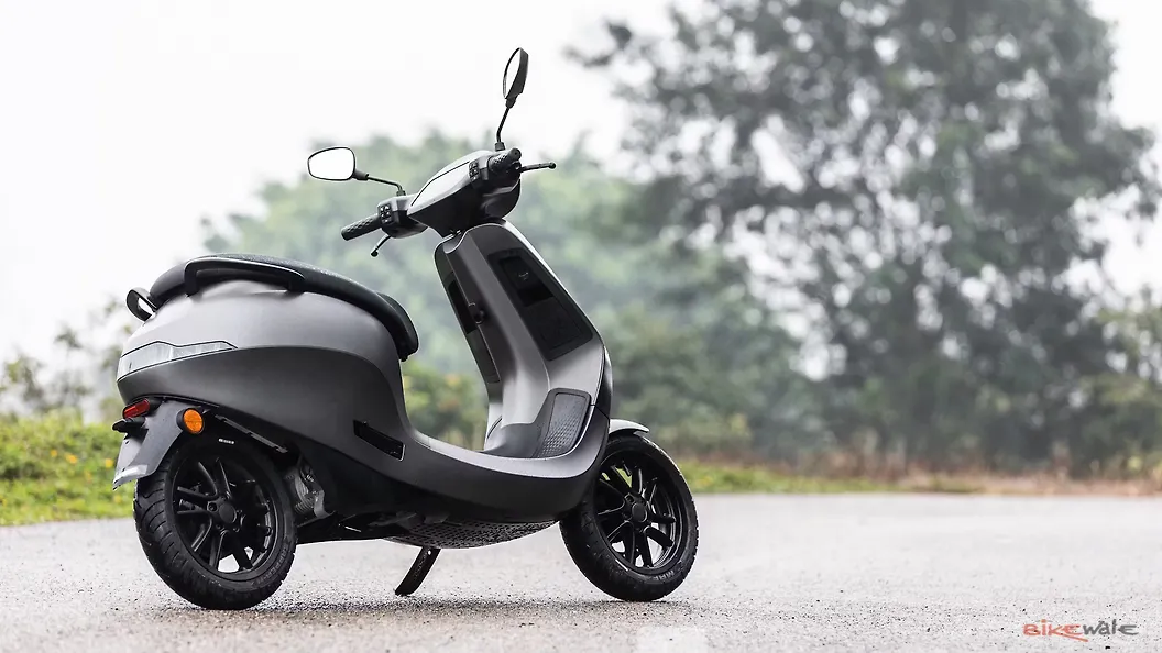 OLA S1 Pro Right Side View Image – BikeWale