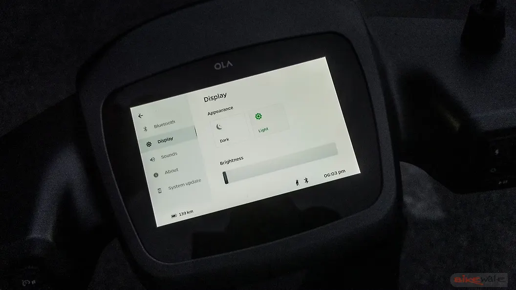 ओला S1 प्रो TFT Touchscreen Instrument Cluster तस्वीरें - बाइकवाले