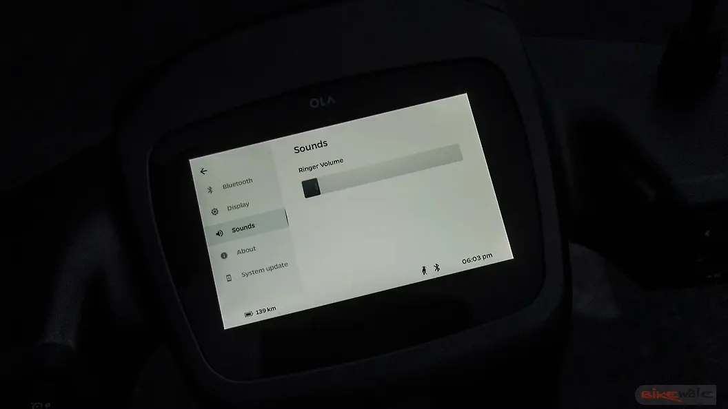 OLA S1 Pro TFT Touchscreen Instrument Cluster Image – BikeWale